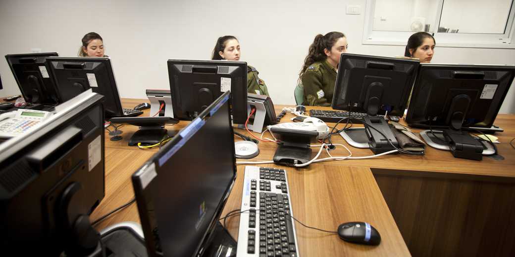 541262Soldiers_computers_dud_bachar – Детали